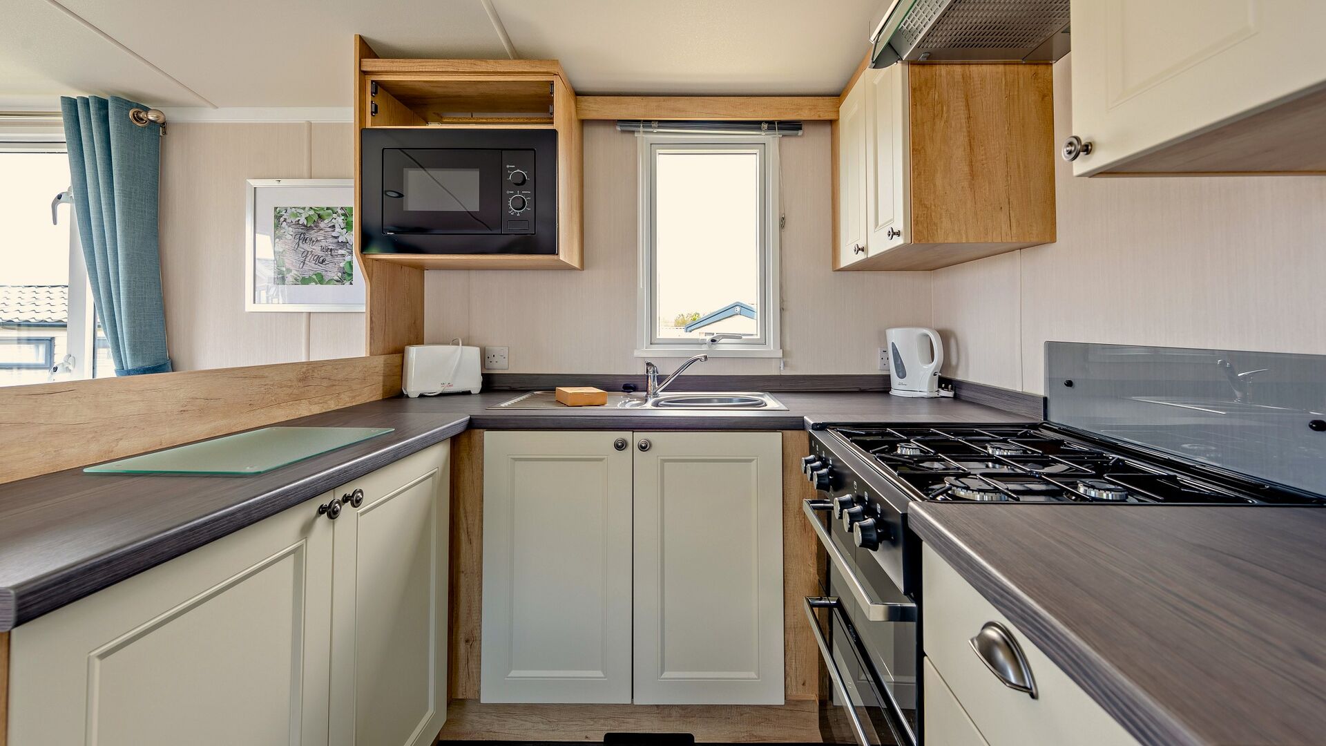 Beachside Static Caravans for Self Catering in Westward Ho!