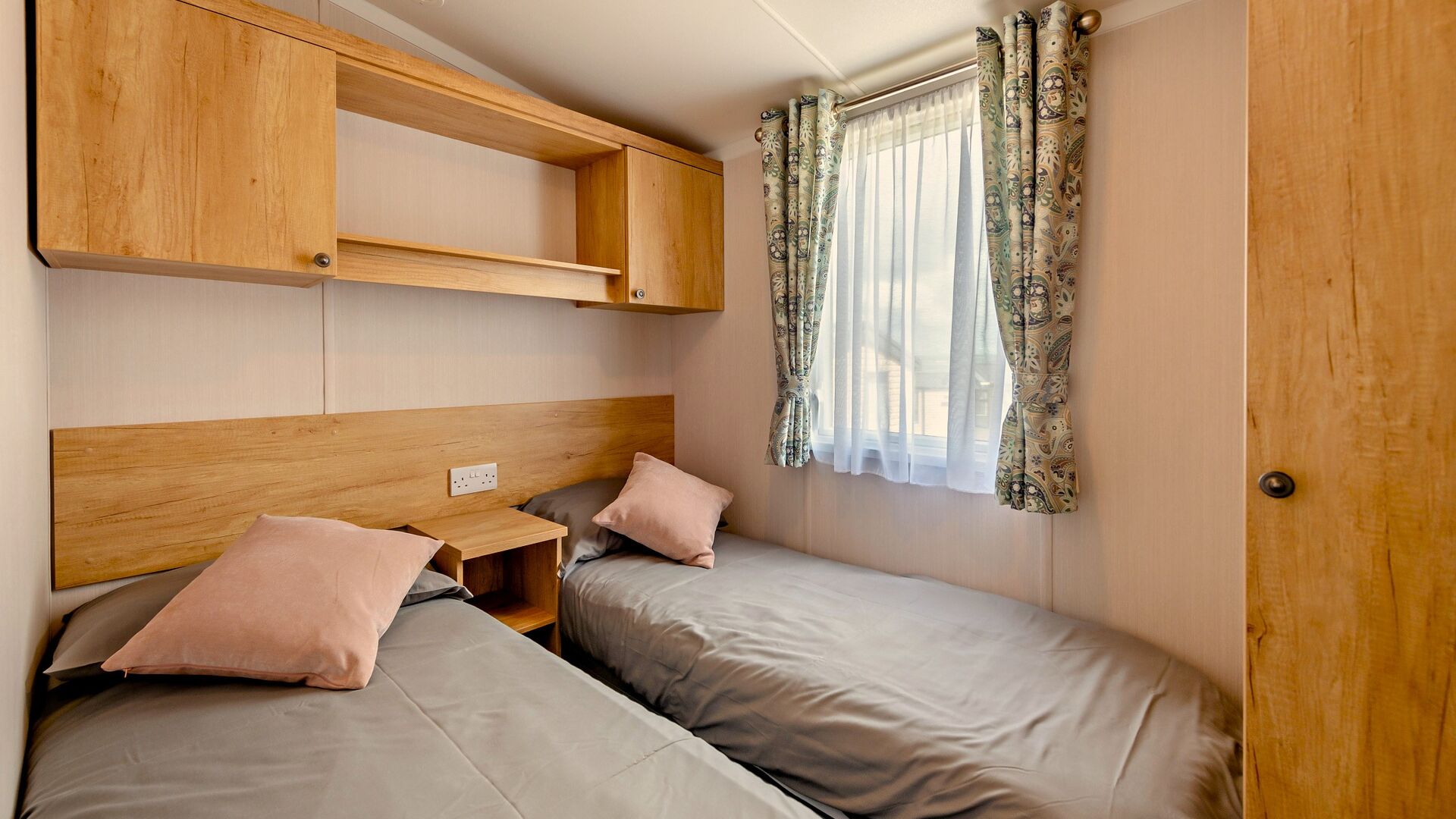 Beachside Static Caravans for Self Catering in Westward Ho!